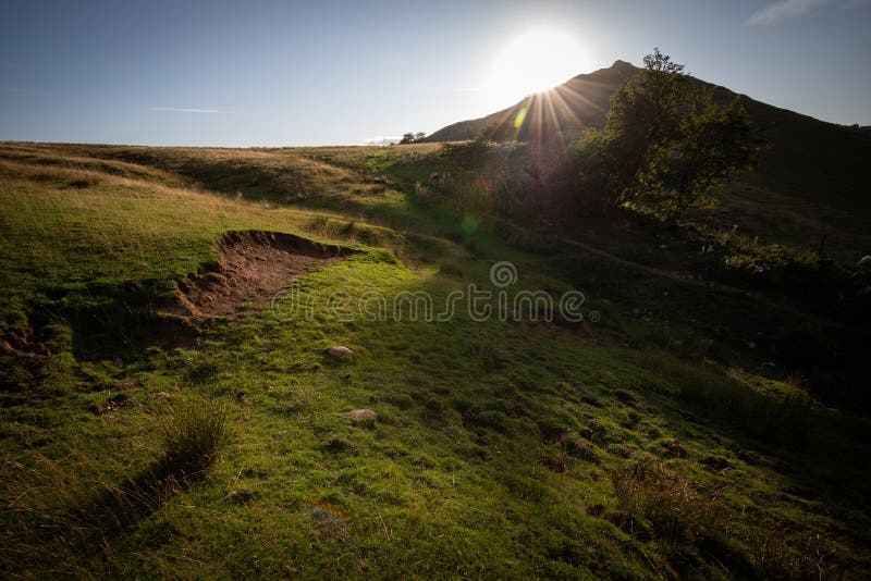 Thorpe Cloud, Summer Sun Dovedale, Peak District Stock Photo - Image of ...