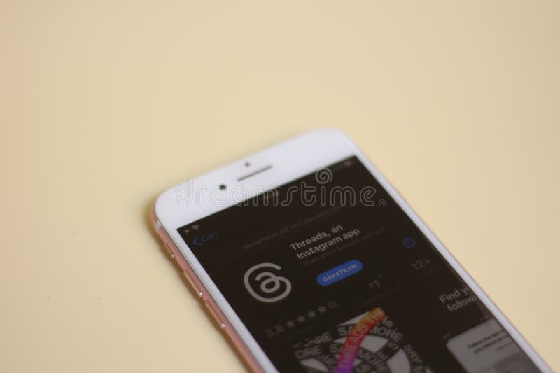 Threads app editorial stock image. Image of multimedia - 283490009