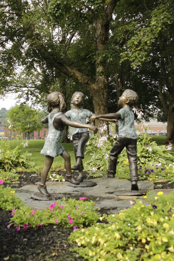Three Children Playing in the Park Statue, Clinton, Ma Central Park ...