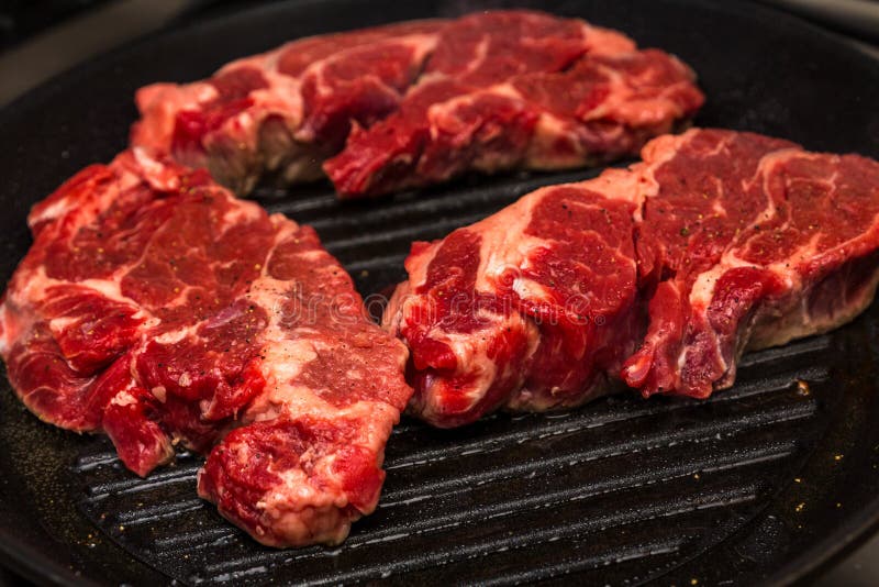 Three Chuck Steaks on Skillet Stock Photo - Image of loin, cast: 123345432