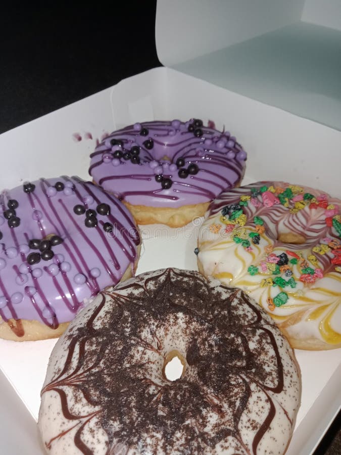 Three-flavored Donuts are Served at Birthday Celebrations with Many ...