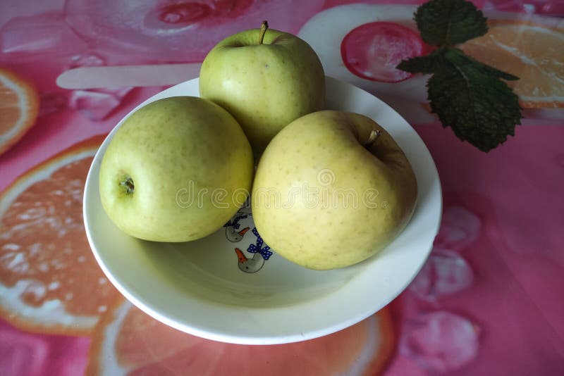 Three Green Apples in a Plate Stock Photo - Image of healthy, dish ...