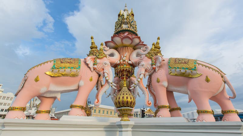 Three Head Pink Elephants Statue Stock Image - Image of majesty, pink ...