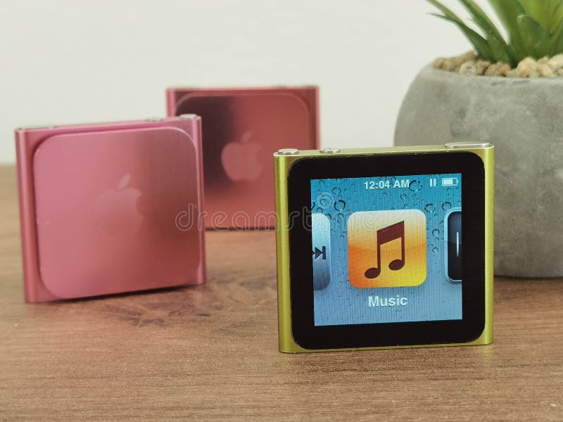 Three Ipod Nano Generation 6 Editorial Image - Image of playing ...