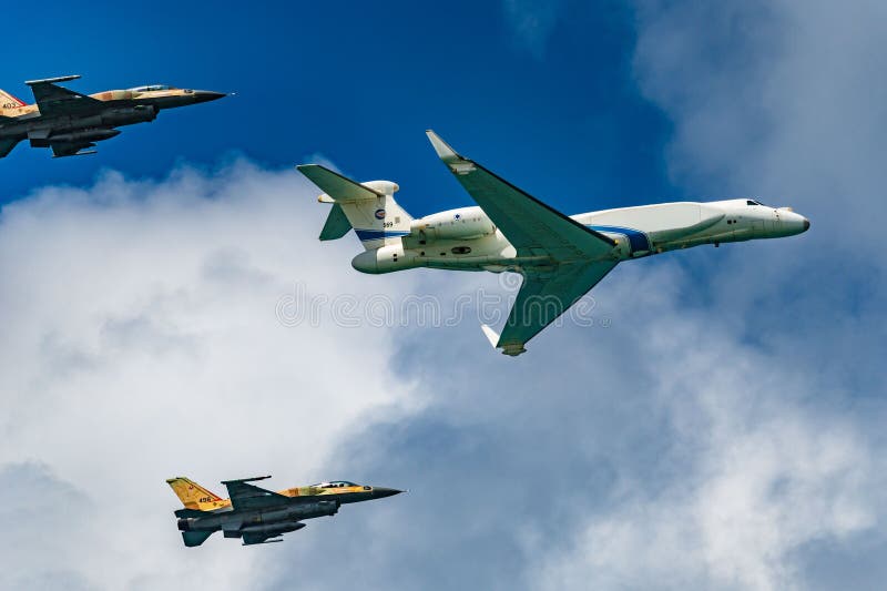 Jets flying in formation editorial image. Image of wings - 277432610