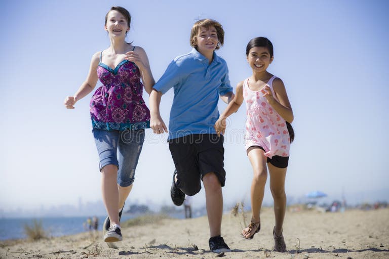 206 Tween Beach Family Stock Photos - Free & Royalty-Free Stock Photos ...