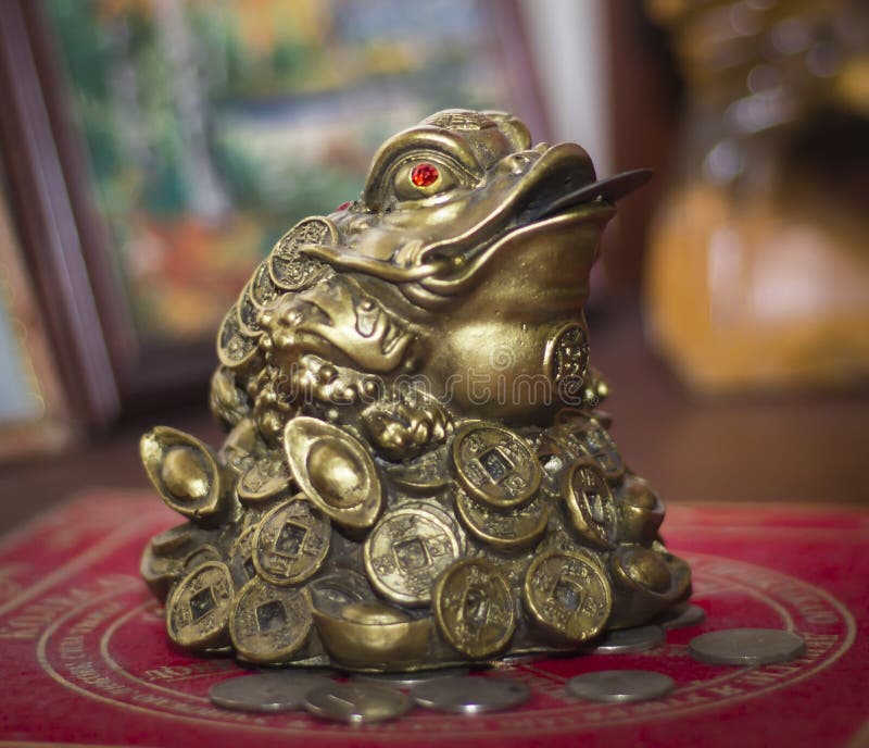 Three Legged Toad with Gold Coin Stock Image - Image of eastern ...