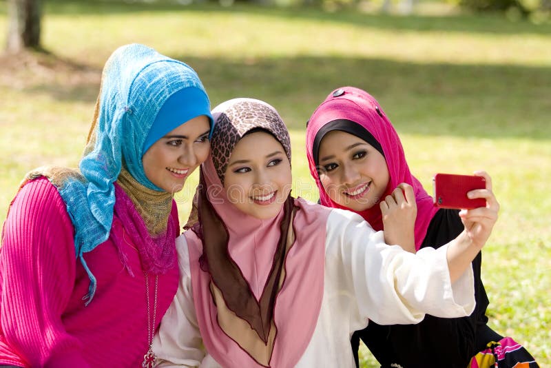 Three Muslim Girls with Cellphone Stock Image - Image of girl, funny ...