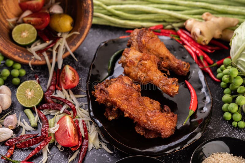 Three Pieces of Fried Chicken on a Black Plate Stock Image - Image of ...