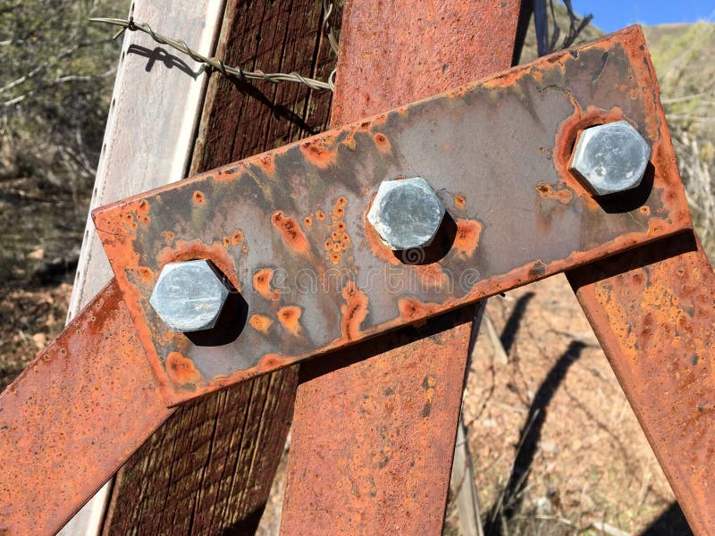 Three Point Connection Picture. Image: 82896668