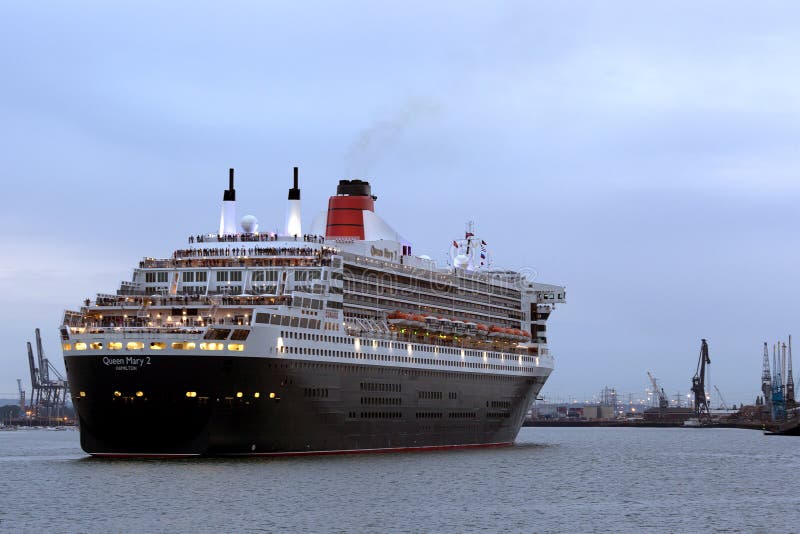 Cruise Ship Closeup Cunardâ€™s QEII Queen Elizabeth II Stock Photo ...