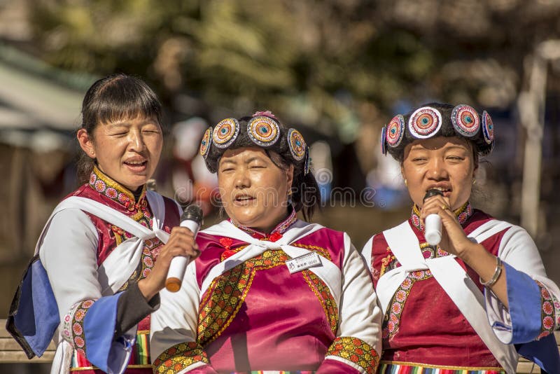 Three singers editorial image. Image of view, blue, town - 109111440