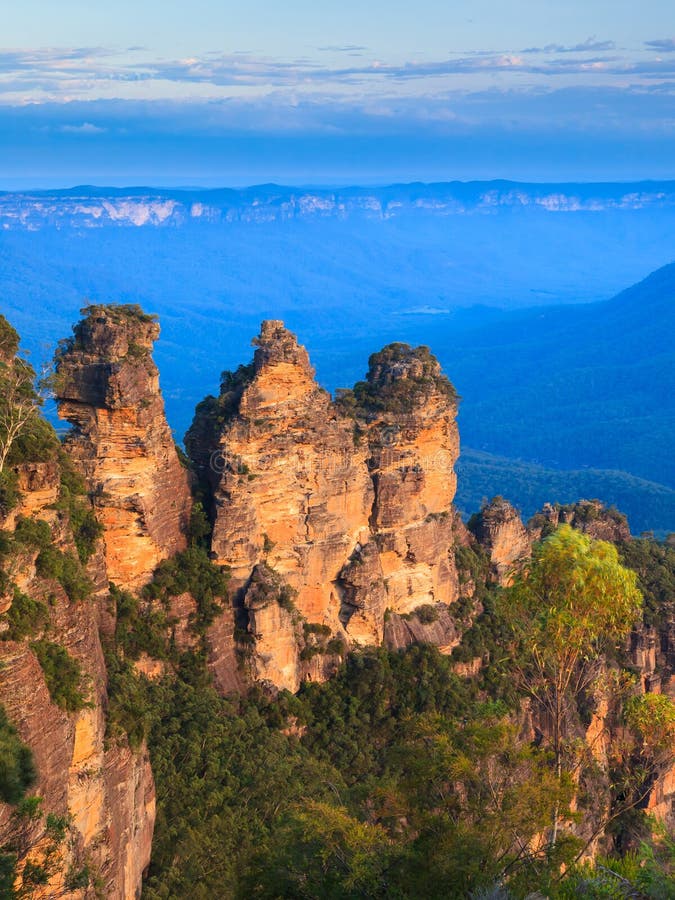 The Three Sisters From Echo Point, Blue Mountains National Park, New ...