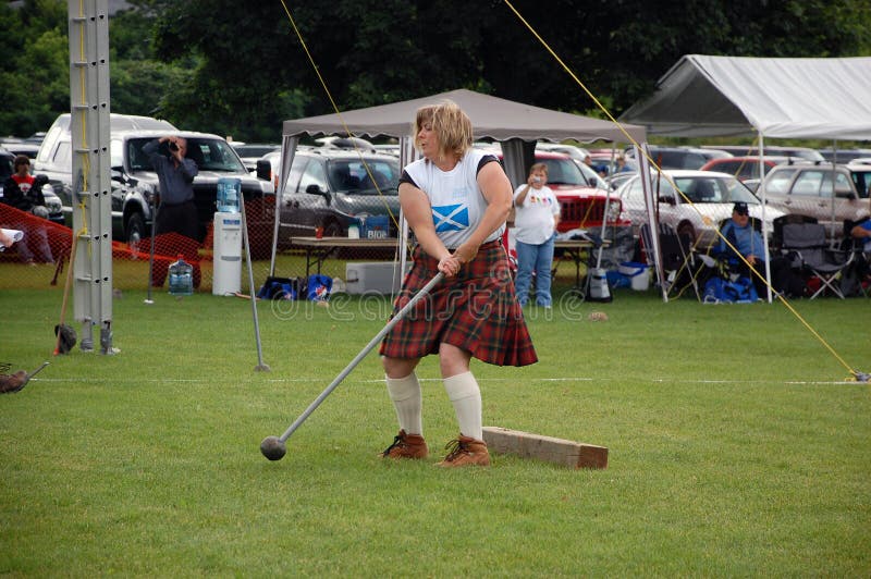 Throw Hammer der Frauen redaktionelles stockfotografie. Bild von ...