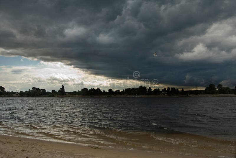 Thunderstorm impend stock image. Image of gale, weather - 8983331