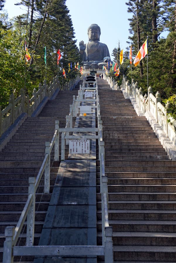 Tian Tan O El Buda Gigante Grande Es Una Estatua De Bronce Grande ... Tian Tan O El Buda Gigante Grande Es Una Estatua De Bronce Grande ...