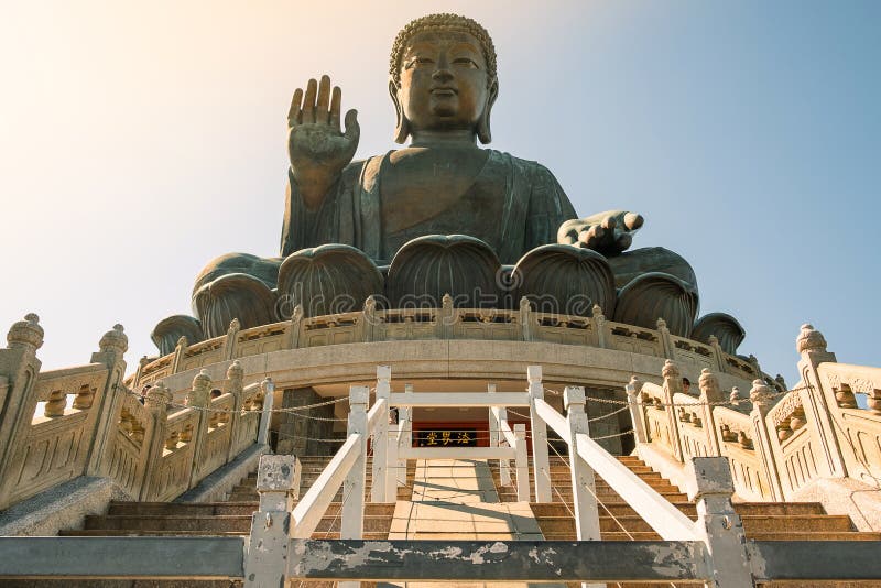 Tian Tan O El Buda Gigante Grande Es Una Estatua De Bronce Grande ... Tian Tan O El Buda Gigante Grande Es Una Estatua De Bronce Grande ...