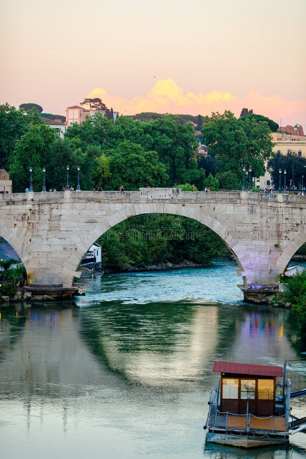 Tiber River in Rome, Italy editorial photo. Image of building - 116981926