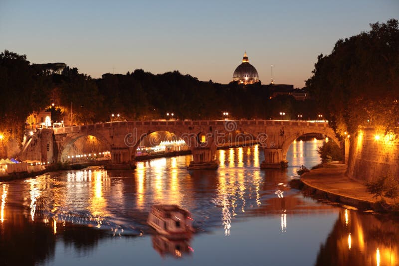 Tiber river in Rome editorial stock image. Image of medieval - 26349774