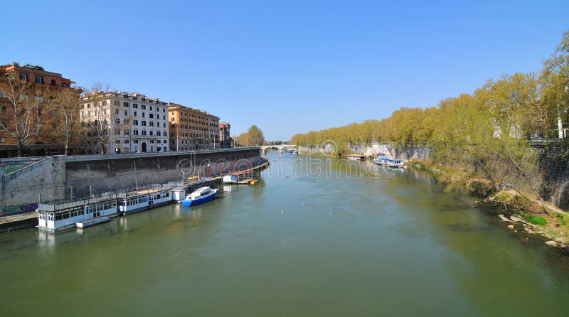Tiber river in Rome, Italy editorial photography. Image of boats - 24743152