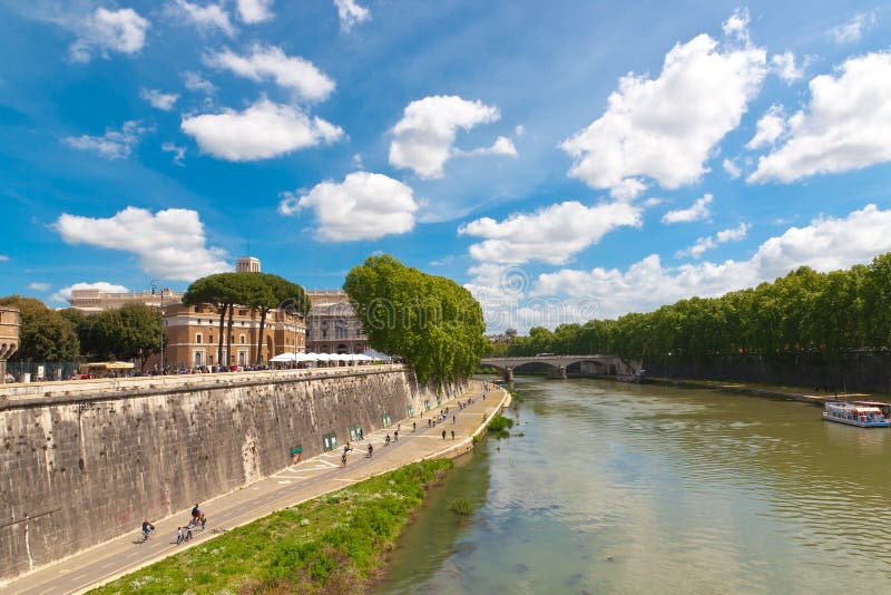 Tiber river in Rome, Italy editorial image. Image of peoples - 80416735