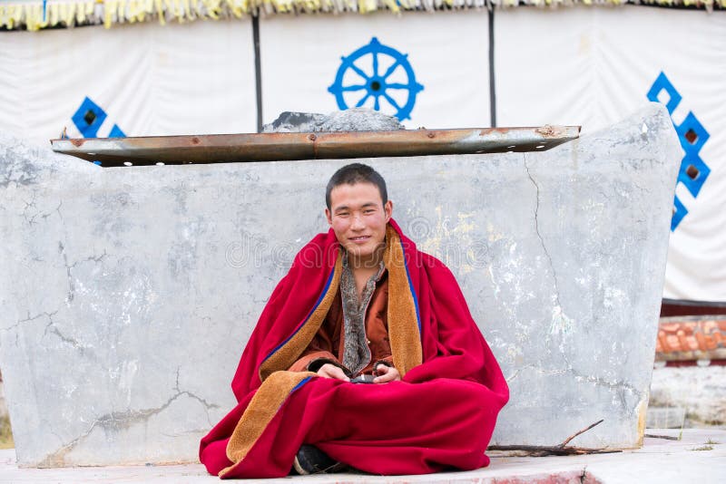Tibetan monk in temple editorial photography. Image of interior - 21594227