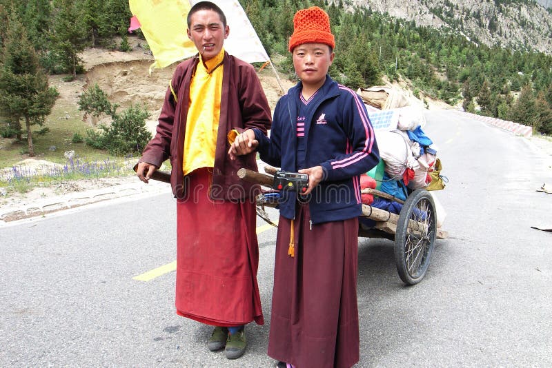 Tibetan pilgrims editorial image. Image of portrait, face - 14493180