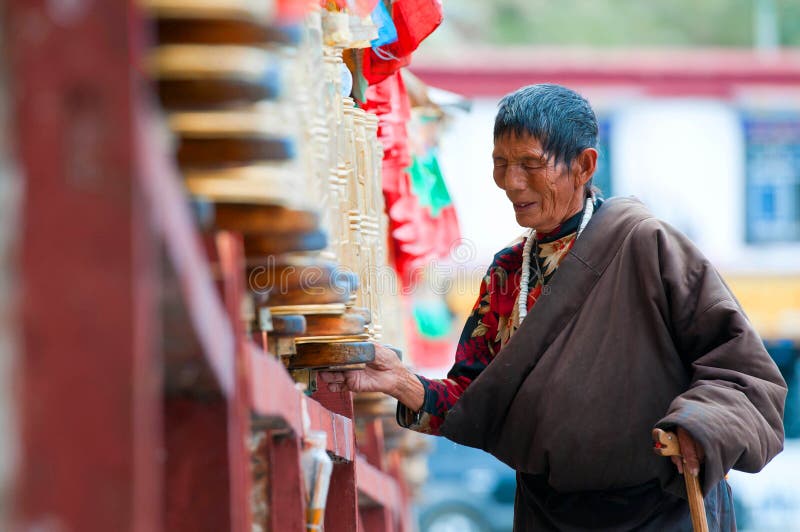Tibetan pilgrims editorial photography. Image of buddhism - 18517567
