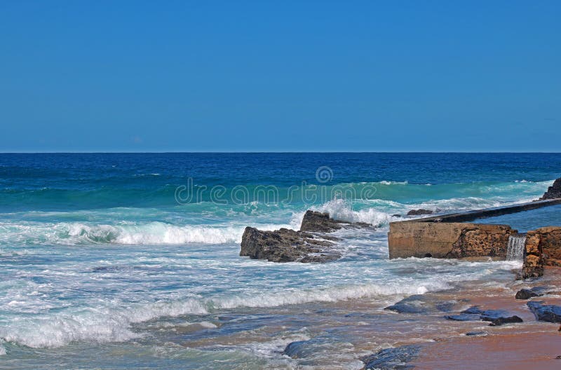 Tidal pool in the ocean stock photo. Image of green - 100405652