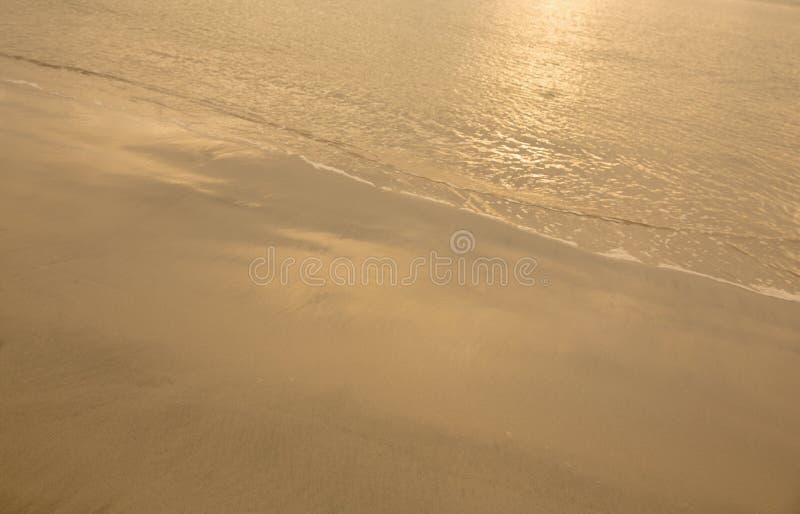 The tide rolling in stock illustration. Illustration of amazing - 70278454