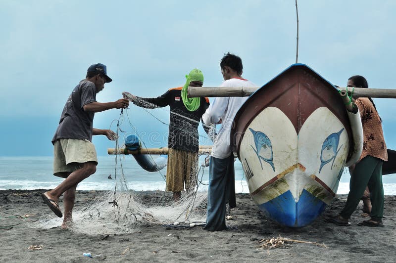 Tidy the Net Up editorial photo. Image of fishery, tidy - 28150141