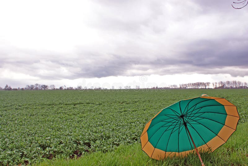Tiempo lluvioso foto de archivo. Imagen de galgas, granizo - 13908628