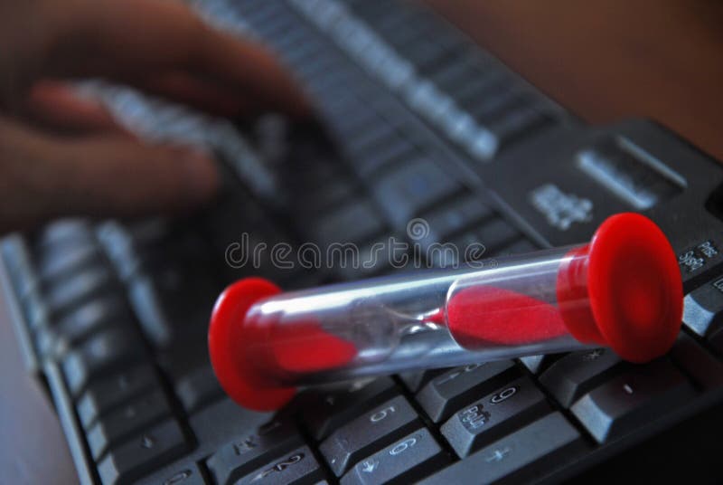 Tiempo rojo imagen de archivo. Imagen de rojo, hourglass - 65369275