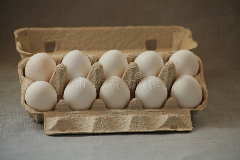 Tien eieren in een doos stock afbeelding. Image of eieren - 57892369