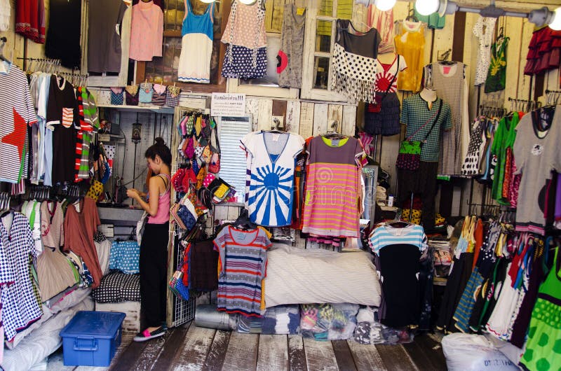 Tienda de la ropa imagen de archivo editorial. Imagen de ropas - 29832619