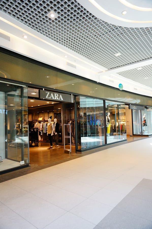 Tienda de la ropa de Zara imagen editorial. Imagen de ropa - 39898225