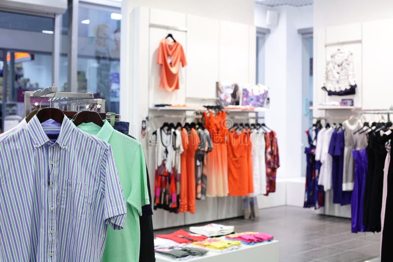 Tienda De Ropa a Estrenar Europea Imagen de archivo - Imagen de ...