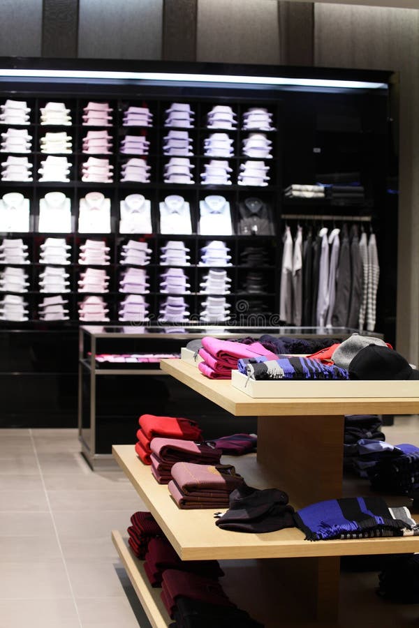 Tienda Moderna Y De La Moda De La Ropa Foto de archivo - Imagen de ...