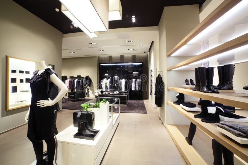 Tienda Moderna Y De La Moda De La Ropa Foto de archivo - Imagen de ...
