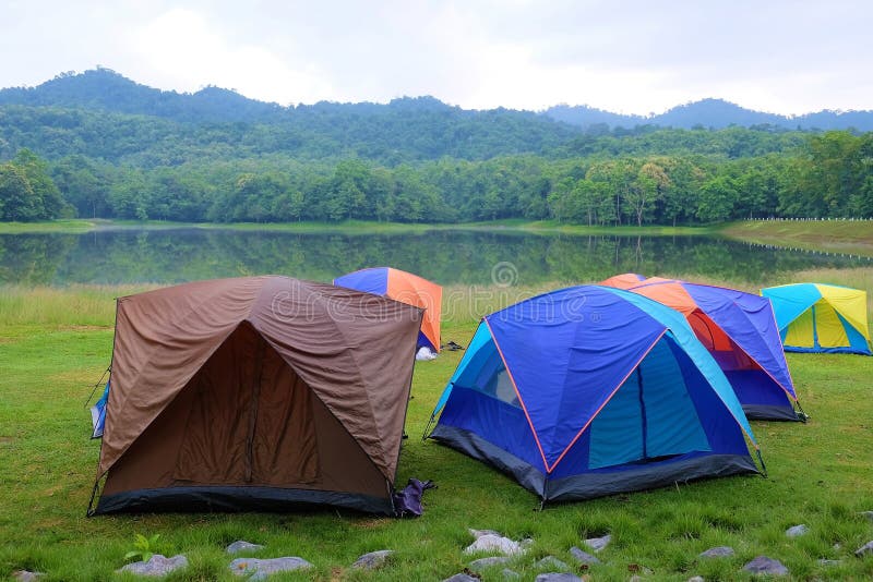 Tiendas en parque nacional imagen de archivo. Imagen de recorrido ...