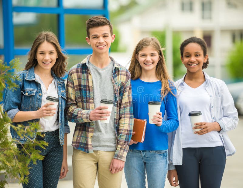 Tieners stock foto. Image of vrolijk, stad, jongens, menselijk - 9602382