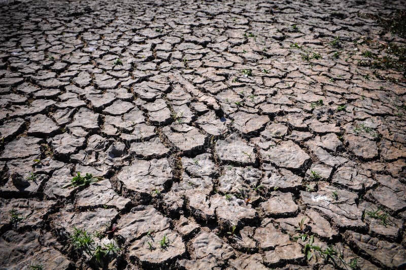Tierra agrietada roja imagen de archivo. Imagen de global - 56653237