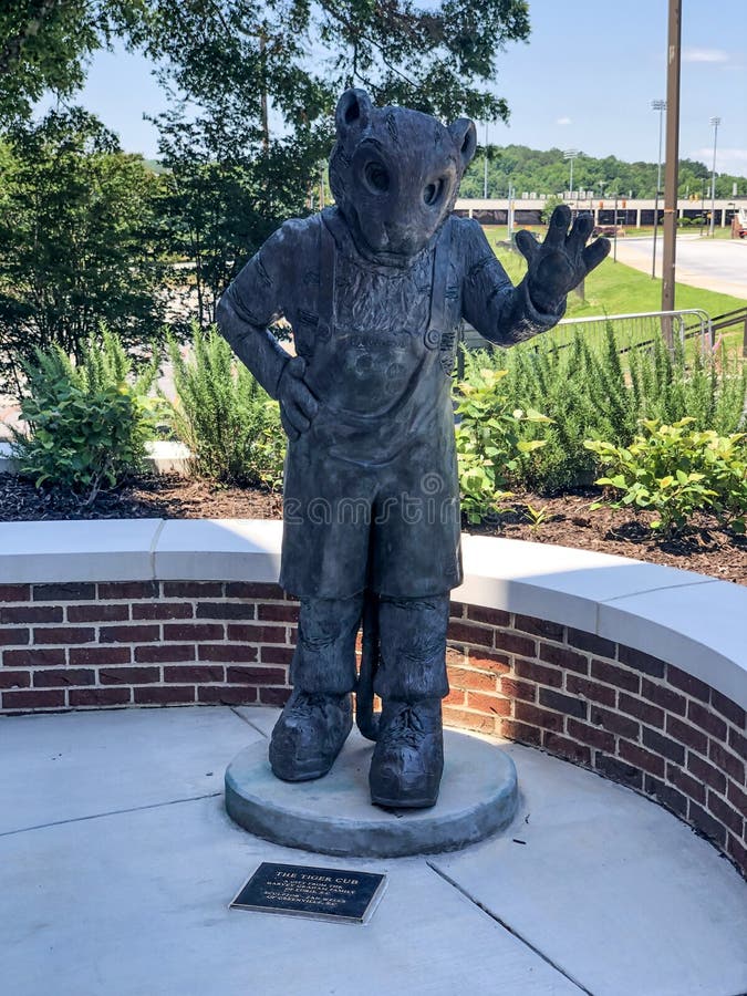 The Tiger Cub Monument at Clemson University Editorial Stock Photo ...