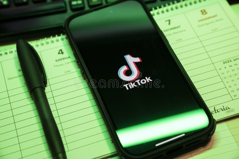 149 Iphone 14 Screen Laptop Stock Photos - Free & Royalty-Free Stock ...