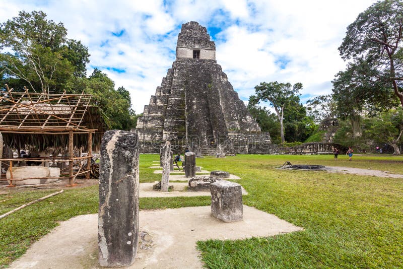 Tikal foto de archivo. Imagen de templo, edificio, bosque - 84959122