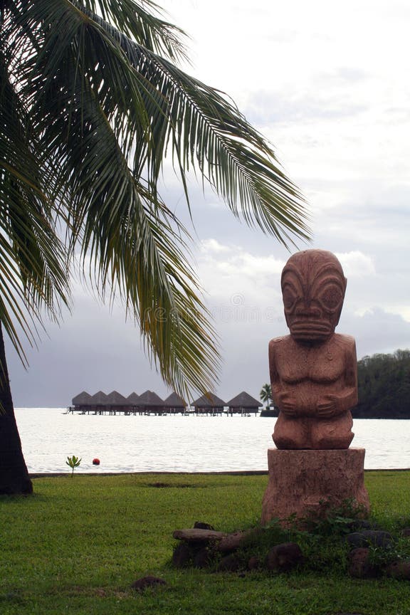 Tiki statue on the beach stock image. Image of tree, religion - 712231