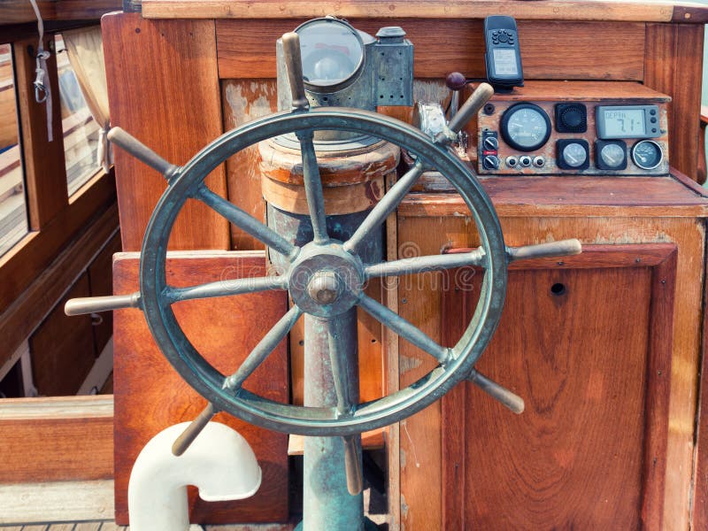 Timón del barco de madera foto de archivo. Imagen de buey - 35165046