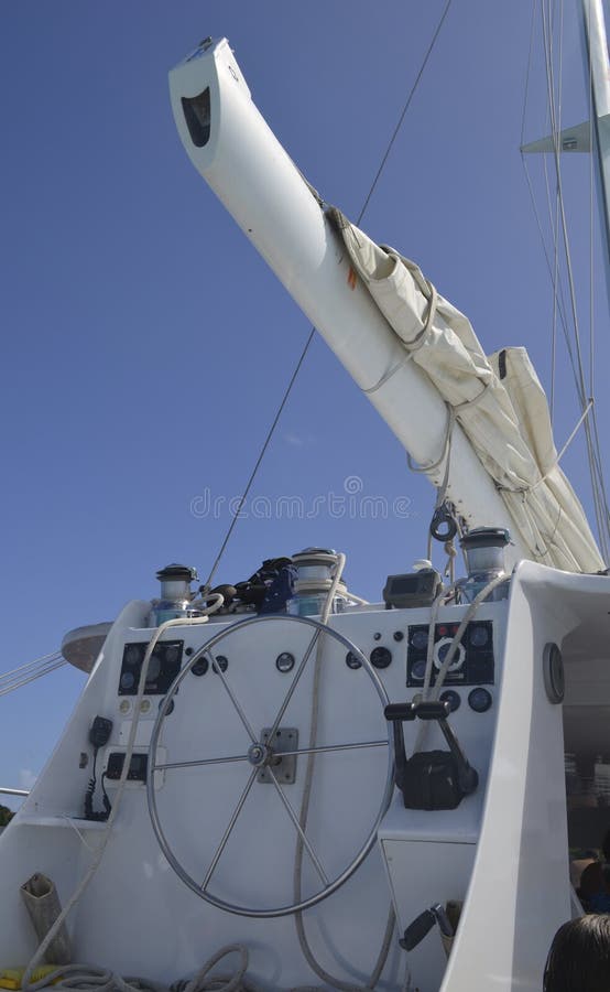 Timón del velero foto de archivo. Imagen de turismo, cubo - 41753148