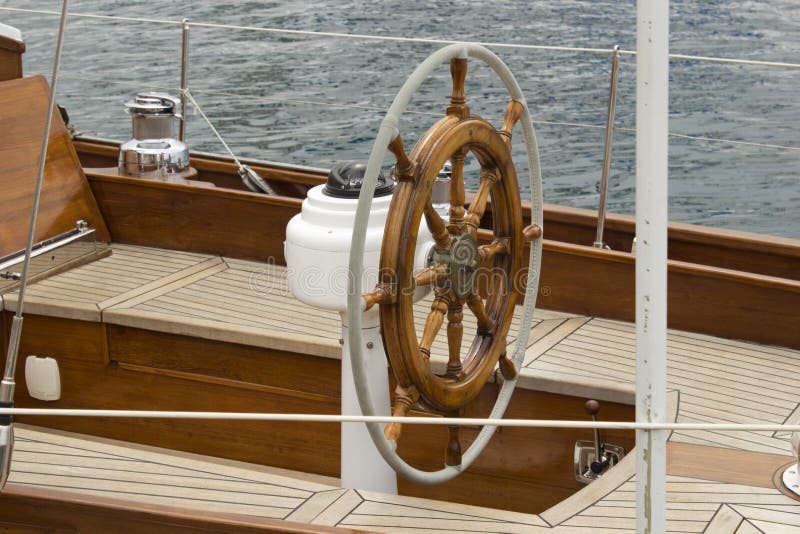 Timón del velero foto de archivo. Imagen de turismo, cubo - 41753148