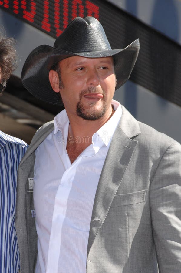 Tim McGraw editorial stock photo. Image of walk, october - 25134023